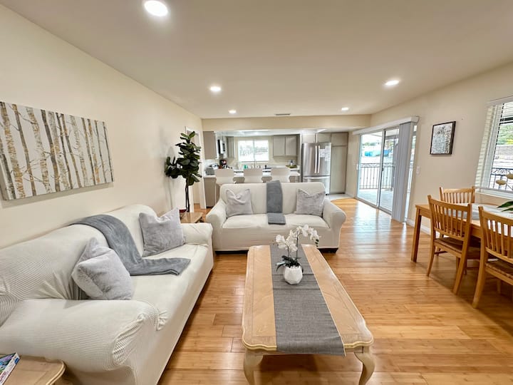 Balcony Views Of San Diego With New Shower! - La Mesa, CA
