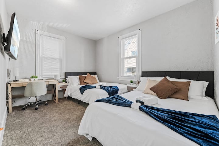 Little Italy · 2 Tvs · 2 Cozy Beds · Fast Wifi - Cleveland, OH