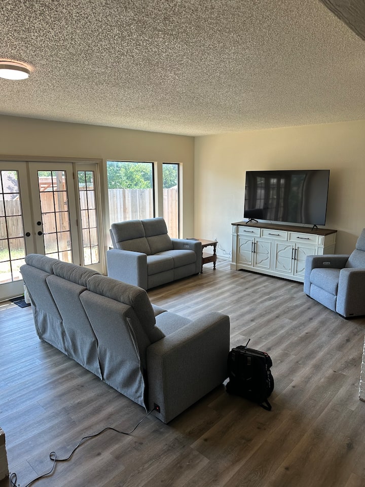 Cozy Kickingbird Condo - Edmond, OK