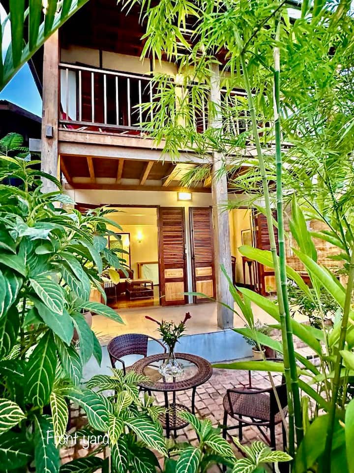Peninsula Old Town 2-bedroom Suite With Terrace - Luang Prabang