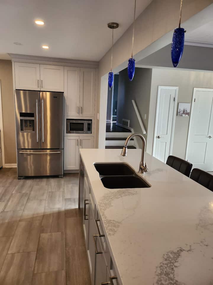 Kozy Bungalow Close To Airport - Toronto