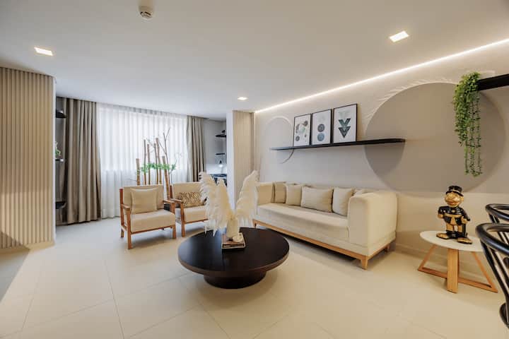 Murano Tower 1102-915 Sqf- 1b2b - Coolest 'Hood - Medellín, Colombia