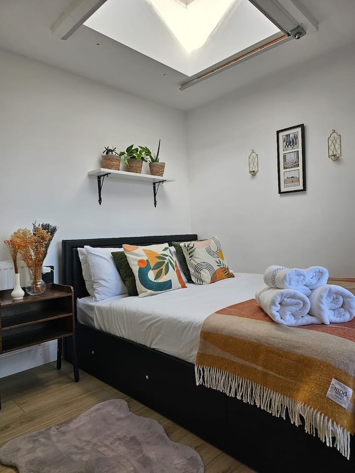 Skylight Penthouse 2-bedrm Flat In West Kensington - 倫敦