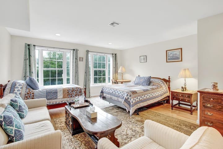 The Traveler's Castle | 2 Beds, Private Lounge - Philadelphie, PA
