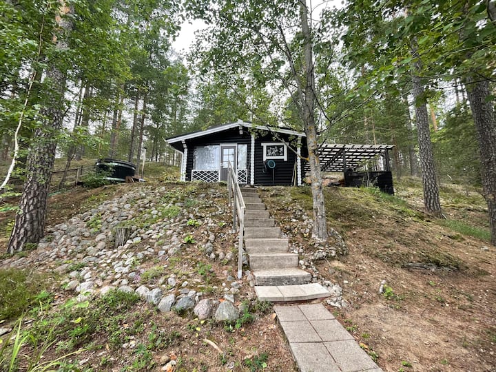 Pieni Mökki Järven Rannalla. - Tammela