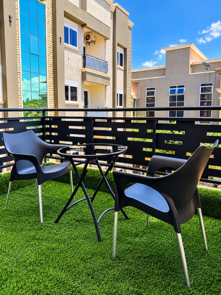 Essence One Br | Cosy Layout | City Views - Kampala