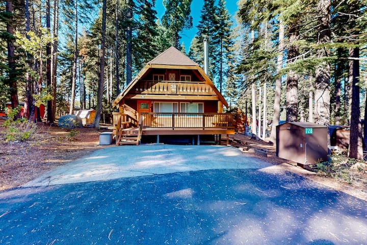 Two-story Cabin With A Wood Fireplace, Washer&drye - Tahoe City, CA