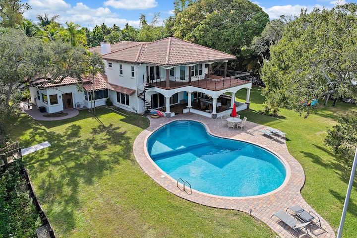 6 Bed/5 Bath Waterfront Home. - Jupiter, FL