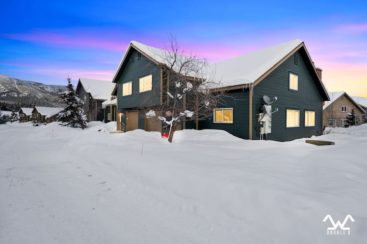 Luxurious Winter Escape! Plunge, Sauna, & Hot Tub! - Big Sky, MT