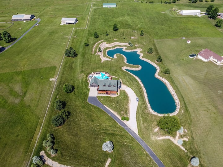 Near World Cup•sleeps 11•pool•rec Center•9 Acres - Kearney, MO