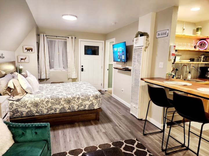 Cabin 16 *New! Luxury W/ Kitchen - Glenwood Springs, CO
