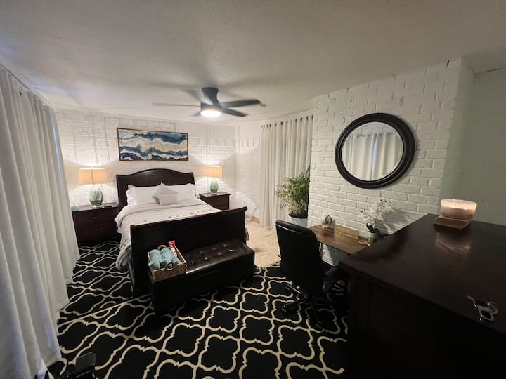 1 Comfy Large Bedroom - Arlington, TX
