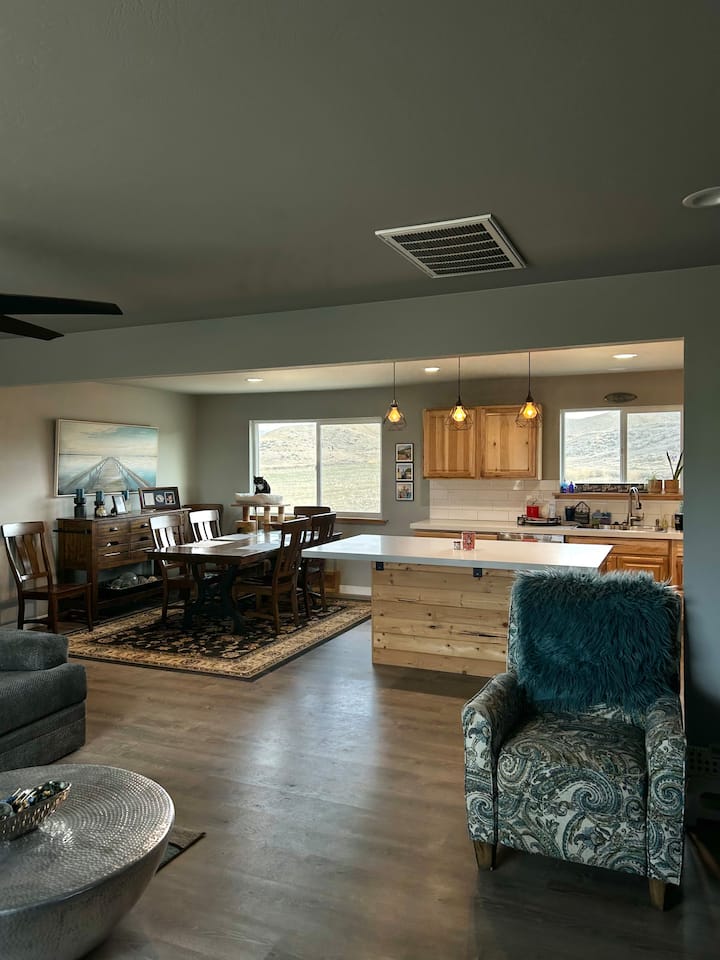 Home Away From Home With A View - Montrose, CO