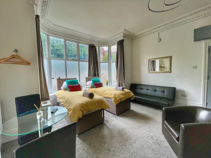 Contractors/getaways/smart/beach/outlets/parking - Fareham