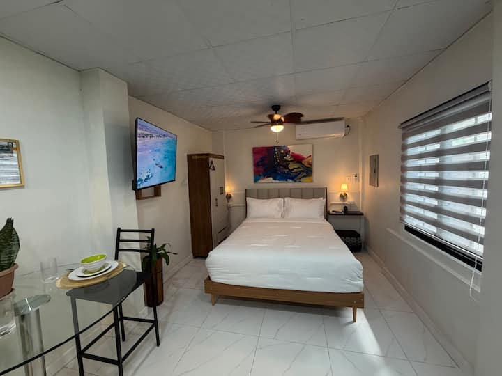 Woodbrook Studio, Modern, Fun, Convenient, Cozy! - Port of Spain