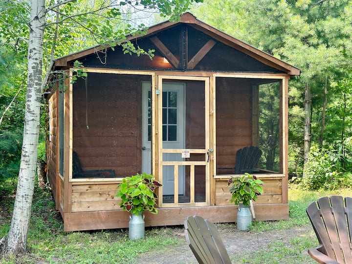 5. All Season Tiny Log Home Farm With Amenities - Ottawa