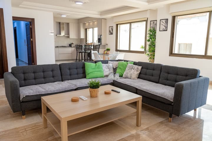 Chic Newly Furnished 3br Apt In Dier Ghbar - Amman