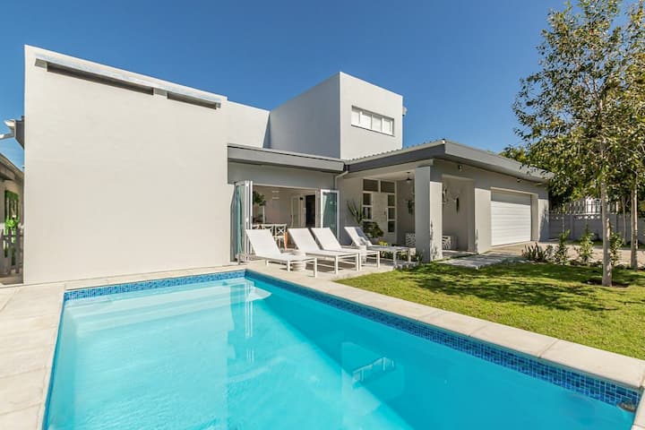 Bella Casa - Spacious & Stylish Home With A Pool - Paarl