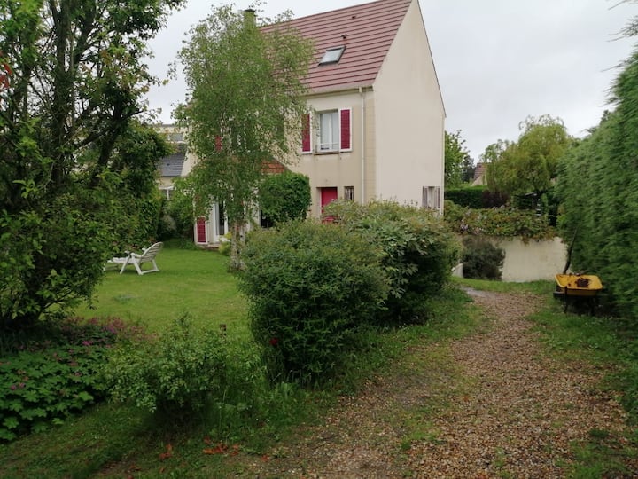 House With Garden Near Paris - Guyancourt
