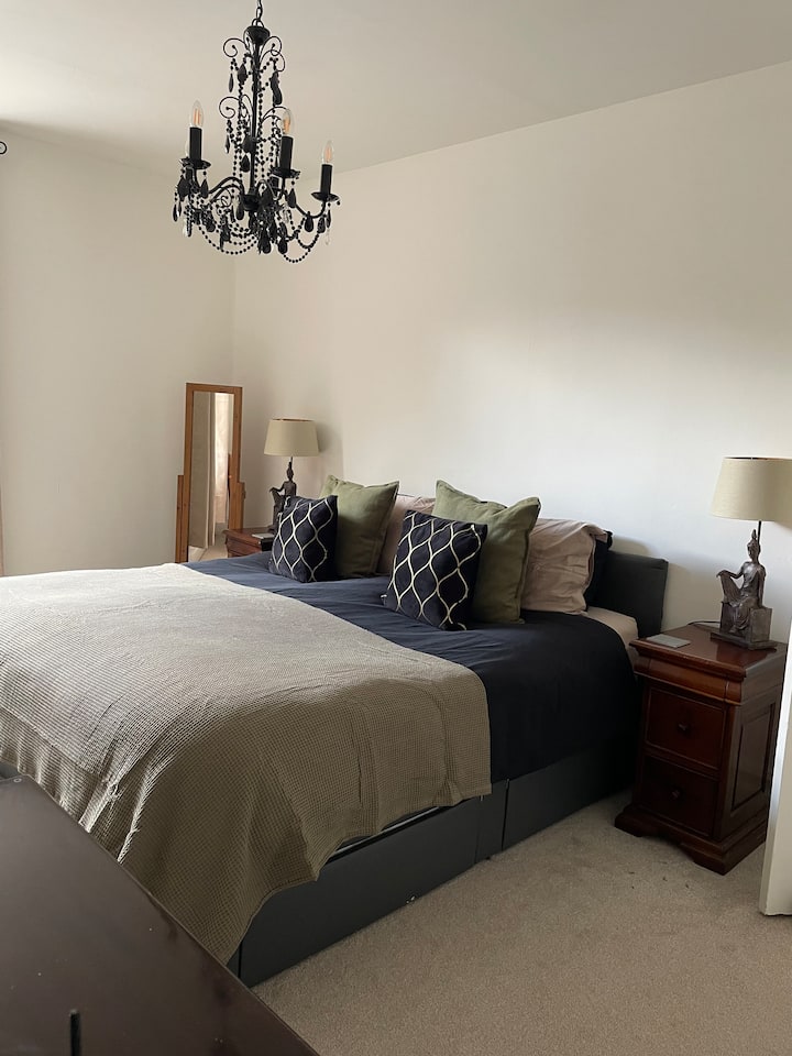 Centrally Located 1 Bed Flat On Trendy North St - Bristol