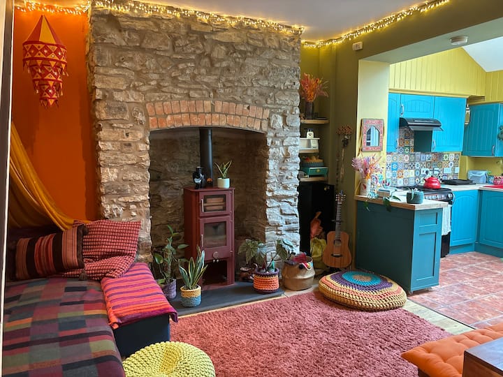 Terraced Home In Quiet Road - Appledore