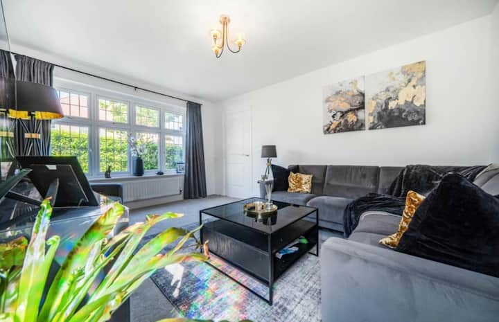Detached 3 Bed, Driveway 4 Cars - Bracknell