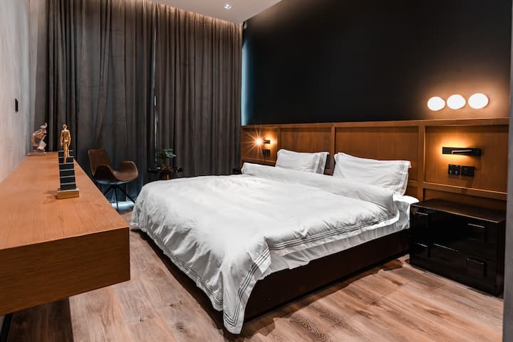 Luxurious Stay In Dunya Tower - Dubai