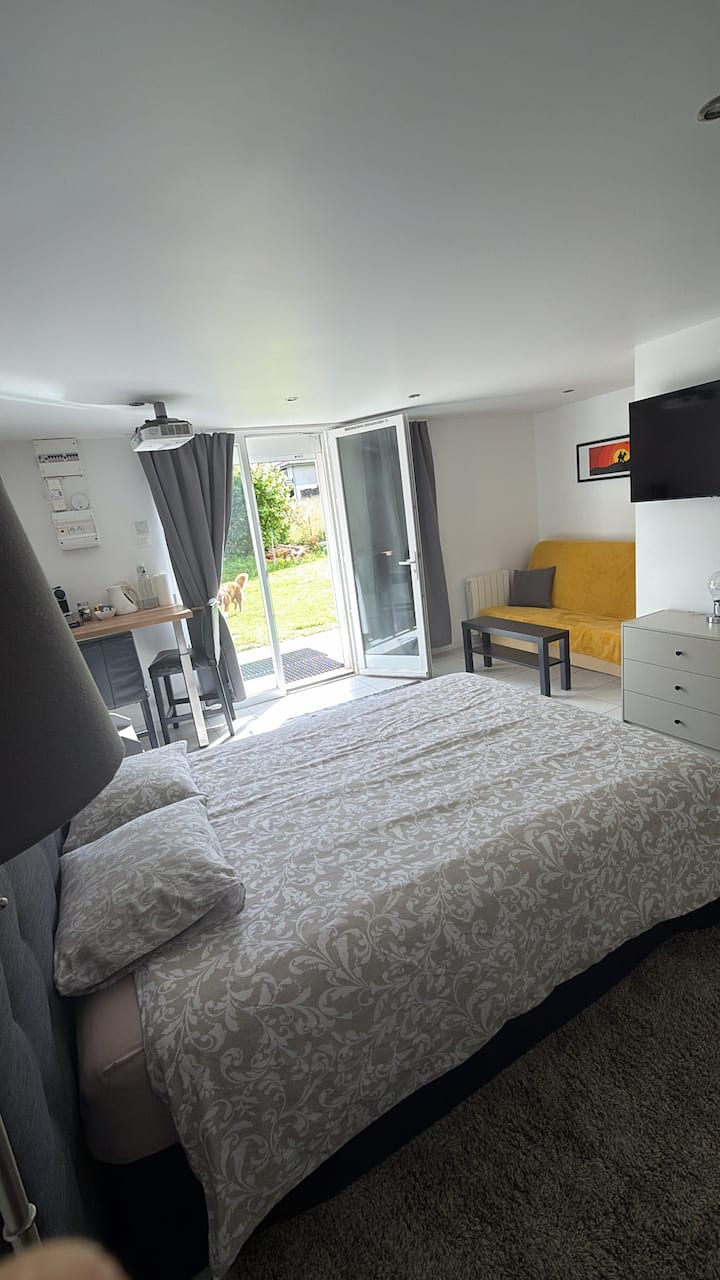 Studio  Avec Fitness , Cuisinette Et Piscine - Gex