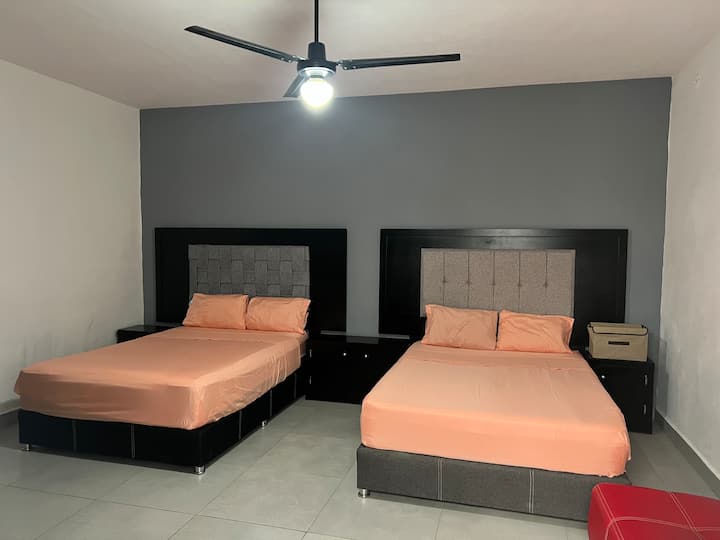 Habitación Baño Propio Hasta 4 Personas Centro Gdl - Guadalajara, México
