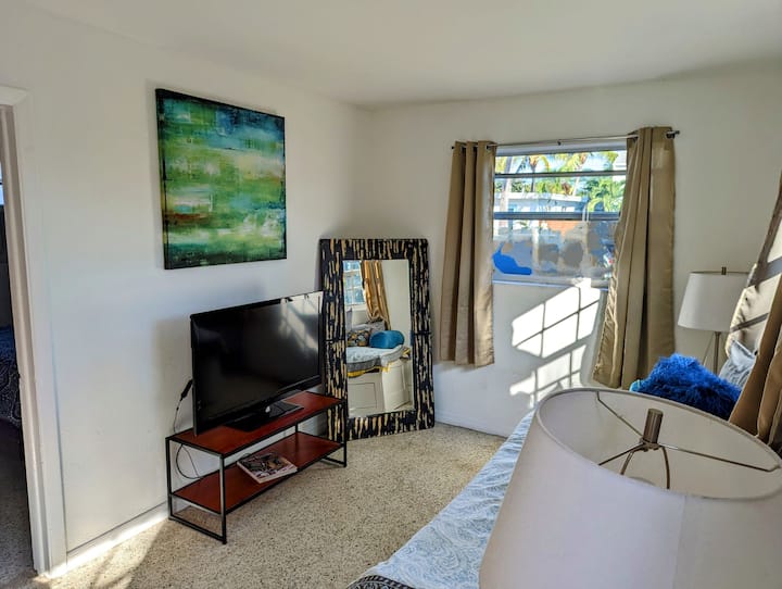 Spacious Lake Worth Beach Casita - Lake Worth, FL