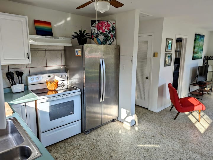 Spacious Lake Worth Beach Casita - Lake Worth, FL
