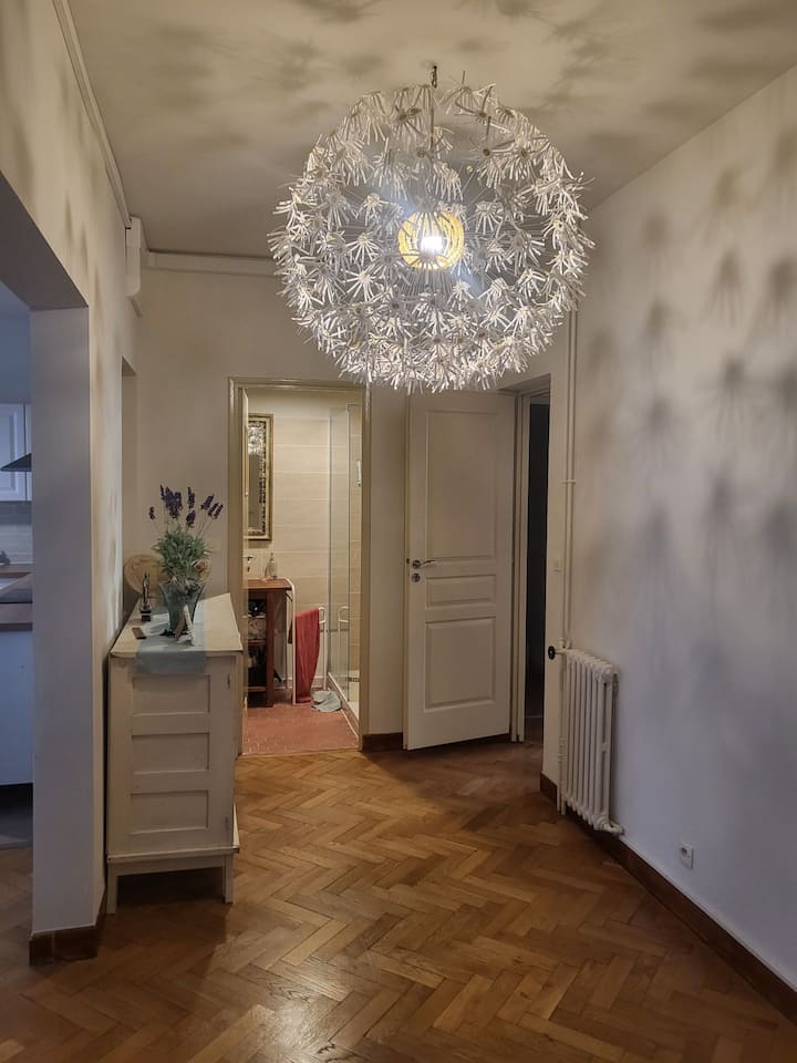 Flâner Sur Le Vieux Port. - Marseille