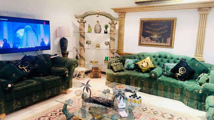 Luxury Two-bedroom Floor Close To The Boulevard - Riyadh