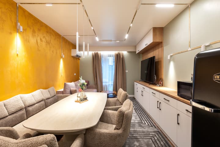 Fully Renewed: Modern & Cozy 2br For 6 - 반스코