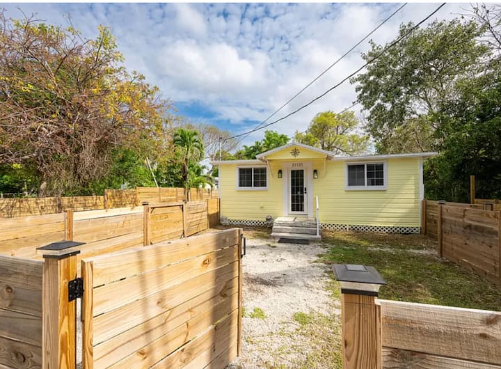 Charming Historic Bungalow - Big Pine Key, FL
