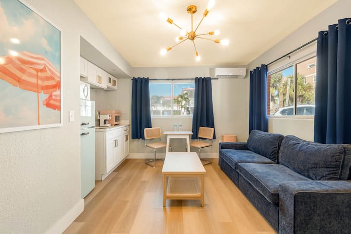 Let It Beach ~ 3 Min From Beach - Clearwater Beach, FL