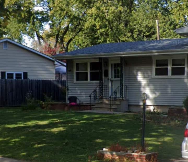 Quaint And Affordable Room - Cortland, IL