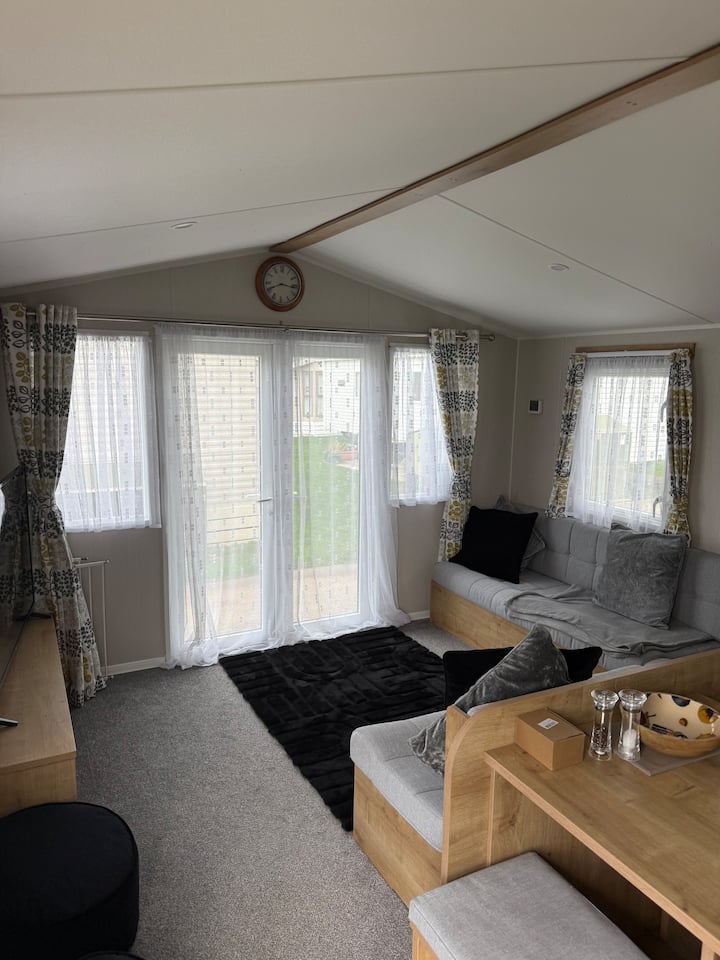 Annie-kate’s Palace - Kent