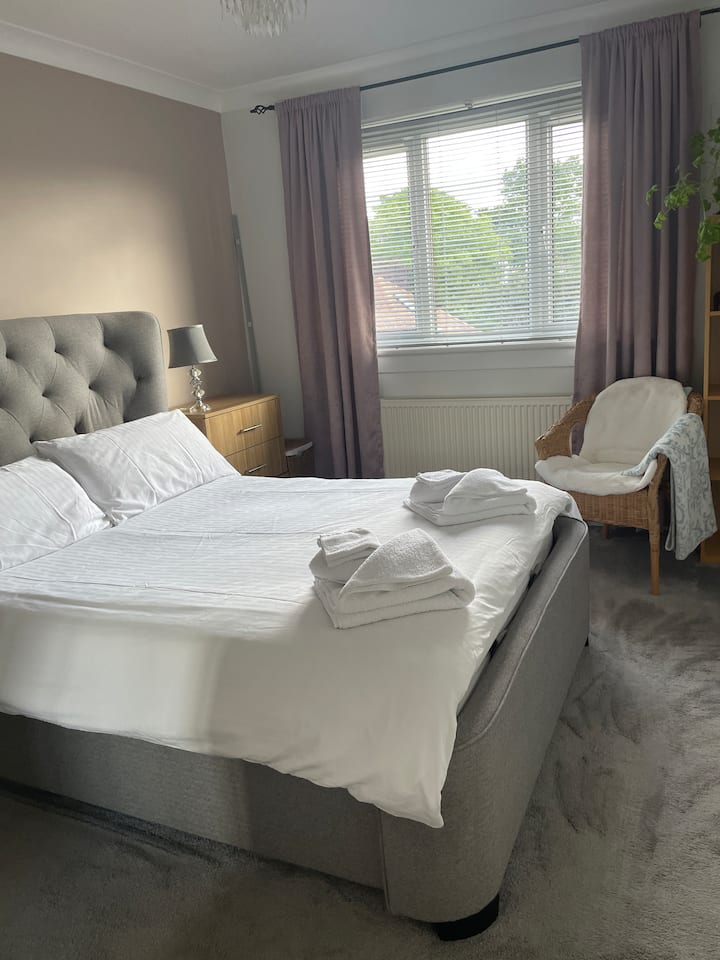 Two Bedroom Cosy Apartment With Free Parking - Edinburgh