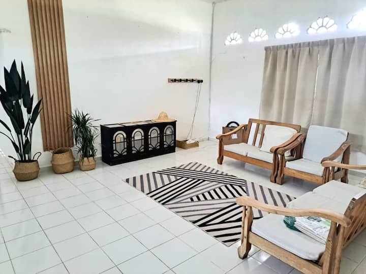 Monthly Stay 3br House With Ac - Merlimau