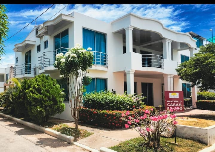 Casa Familiar De Lujo #85 +Jacuzzi Piscina Privado - Girardot
