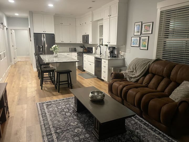 Cute & Quiet 2 Bedroom Apartment - Ogden, UT