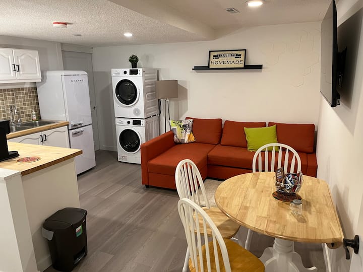Cozy Bsmt W/ In Suite Laundry, Wifi & Netflix - Edmonton