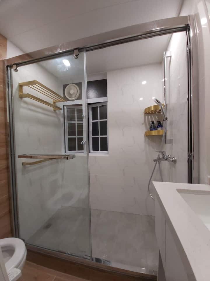 和諧風格、舒服極致唐樓連天台(行樓梯五層樓梯):1間睡房,1個特大廳,1張雙人床&1張踏踏米大床 - Shenzhen