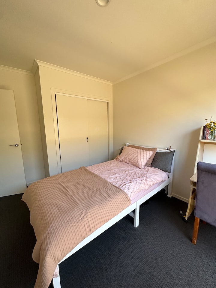 Cozy Bright Room Perfect 4 Solo - Ballarat