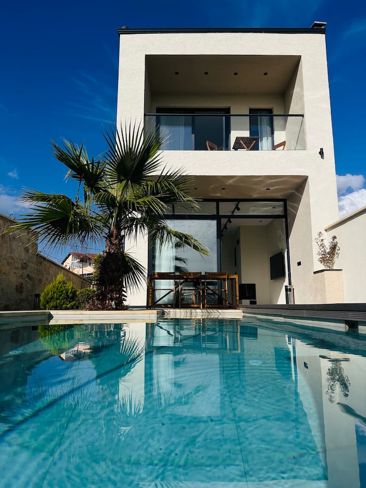 Villatuna|nefes Suites
Isıtmalı Havuzlu Lüx Villa - Ağva Merkez