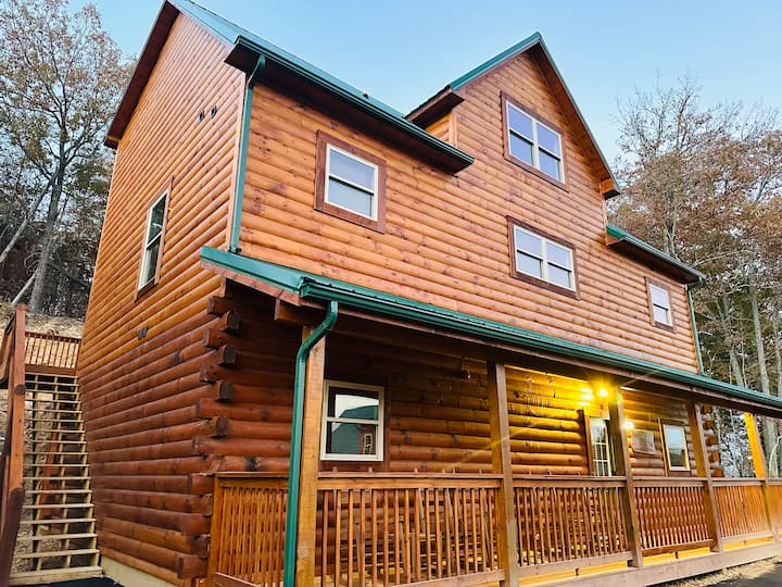 Spacious 2800 Sq Ft-cozy Wood Cabin-new Build - Pigeon Forge, TN