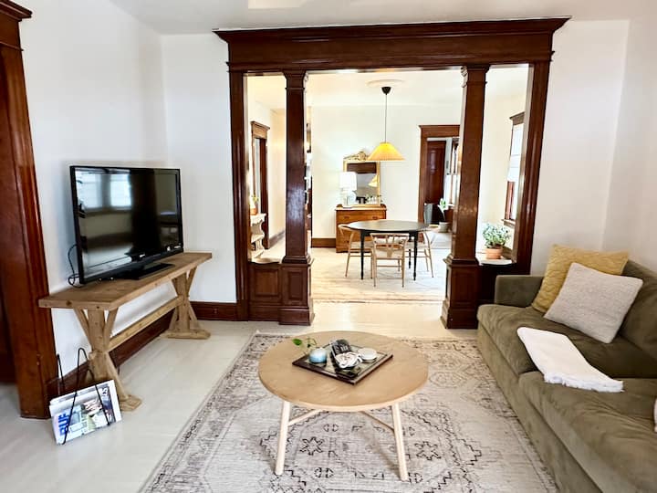 Centrally Located Historical Apt W Private Parking - Buffalo, NY