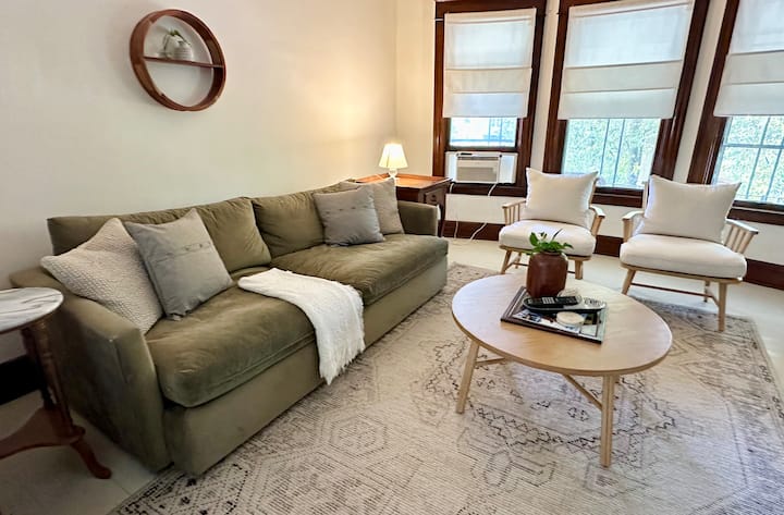 Centrally Located Historical Apt W Private Parking - Buffalo, NY