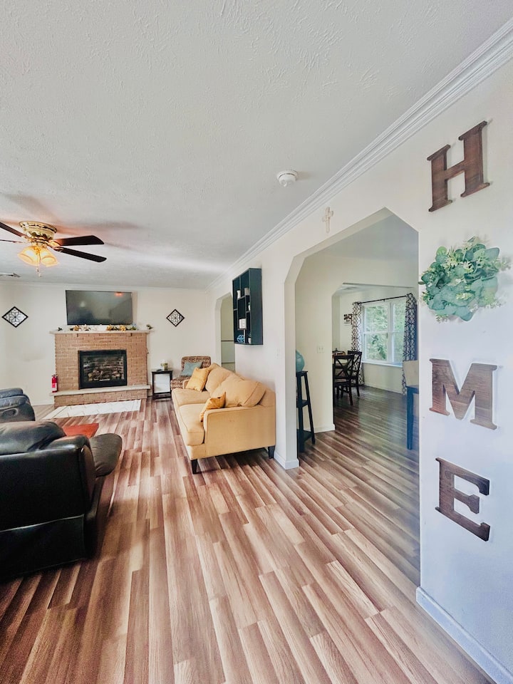 Kalahari Escape! Spacious & Cozy - Mount Pocono, PA